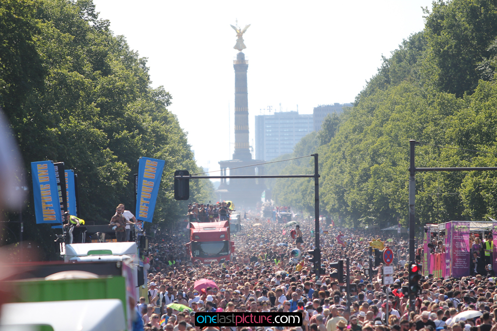 Fotostrecke: (Loveparade) Rave The Planet Parade – „MUSIC IS THE ANSWER“